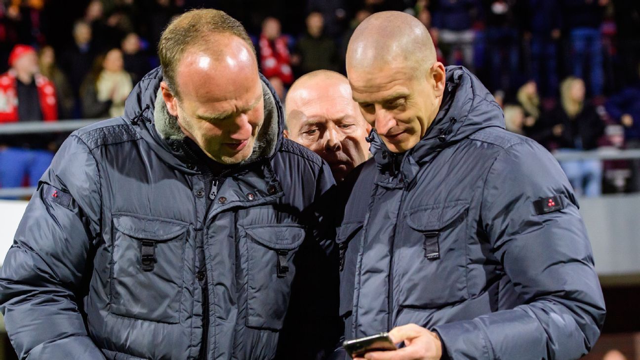 Roda JC presenteert oud-speler Bas Sibum als nieuwe trainer - ESPN