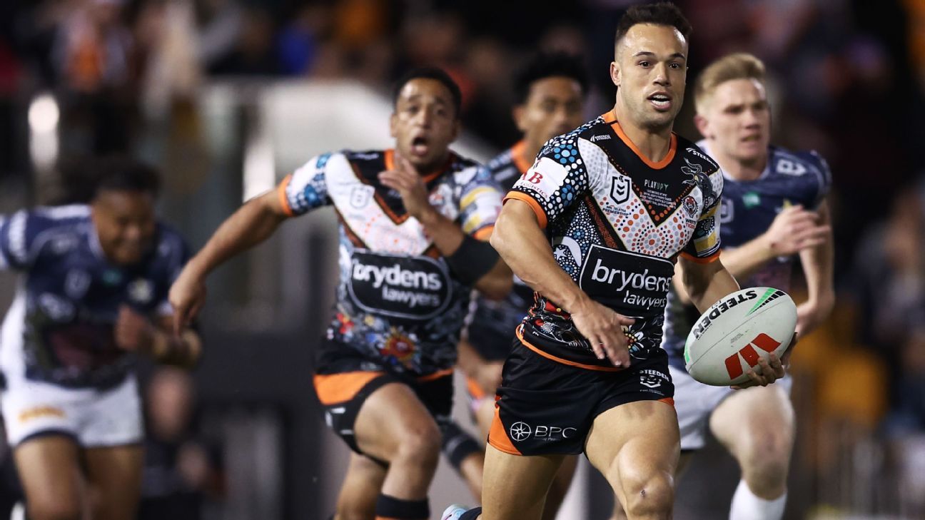 NRL Luke Brooks takes dig at Wests Tigers bosses as turmoil goes on - ESPN