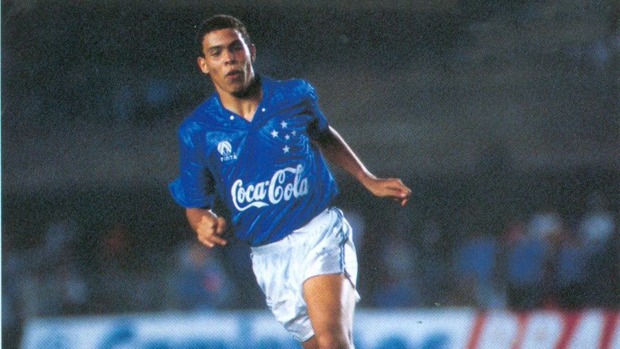La vez que Ronaldo enloqueció a la defensa de Nacional con 17 años ...