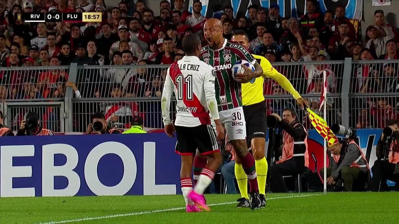 Felipe Melo se volvió loco por un leve choque con De La Cruz - ESPN