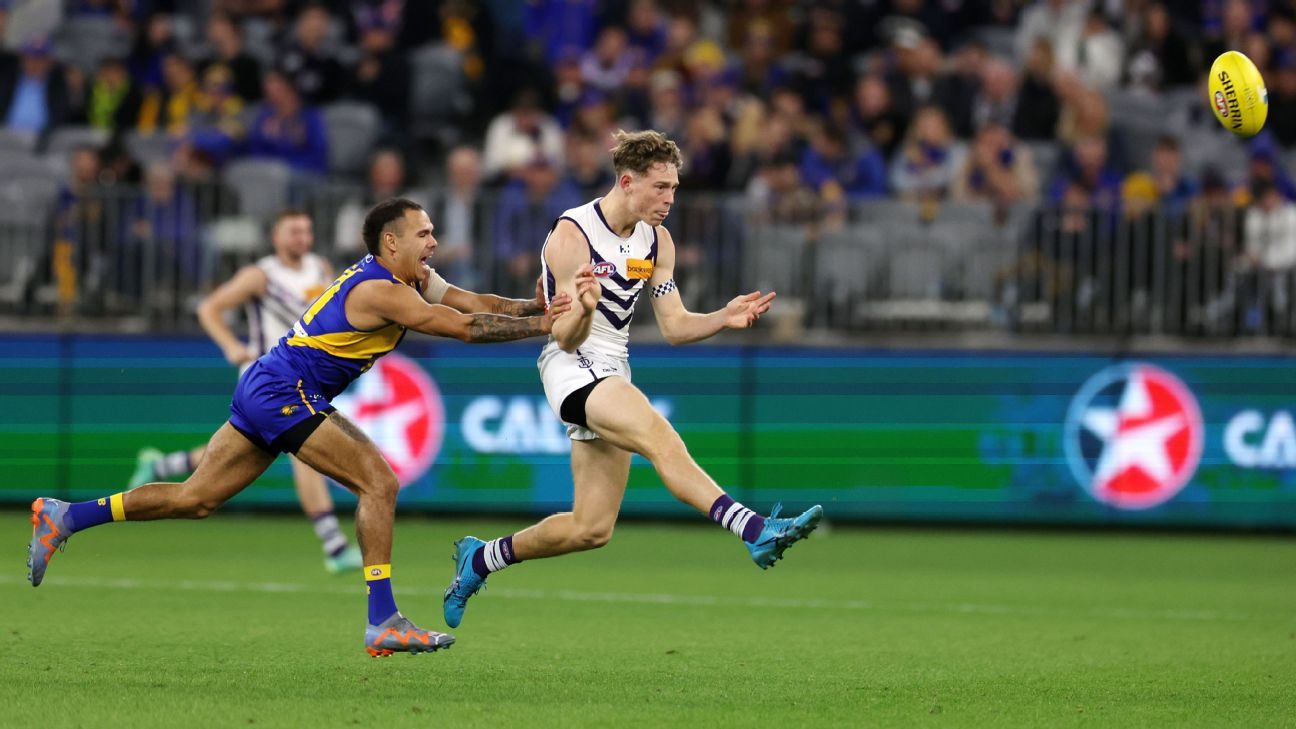 Dockers boot 17 consecutive goals to crush Eagles - ESPN