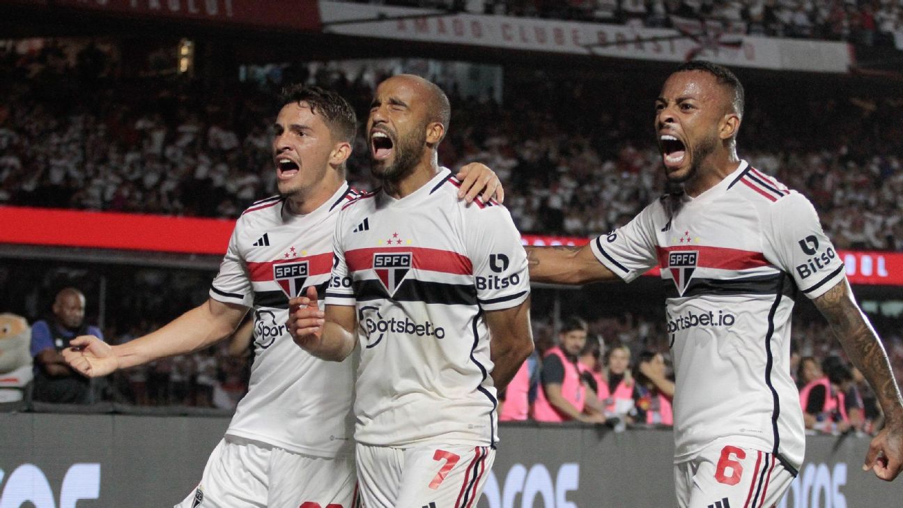 São Paulo faz 1º tempo perfeito, vence Corinthians com show de Lucas e ...