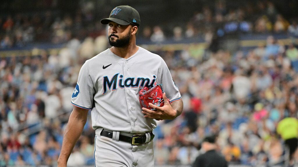 Reporte: Sandy Alcántara no volverá a lanzar en la temporada 2023 - ESPN