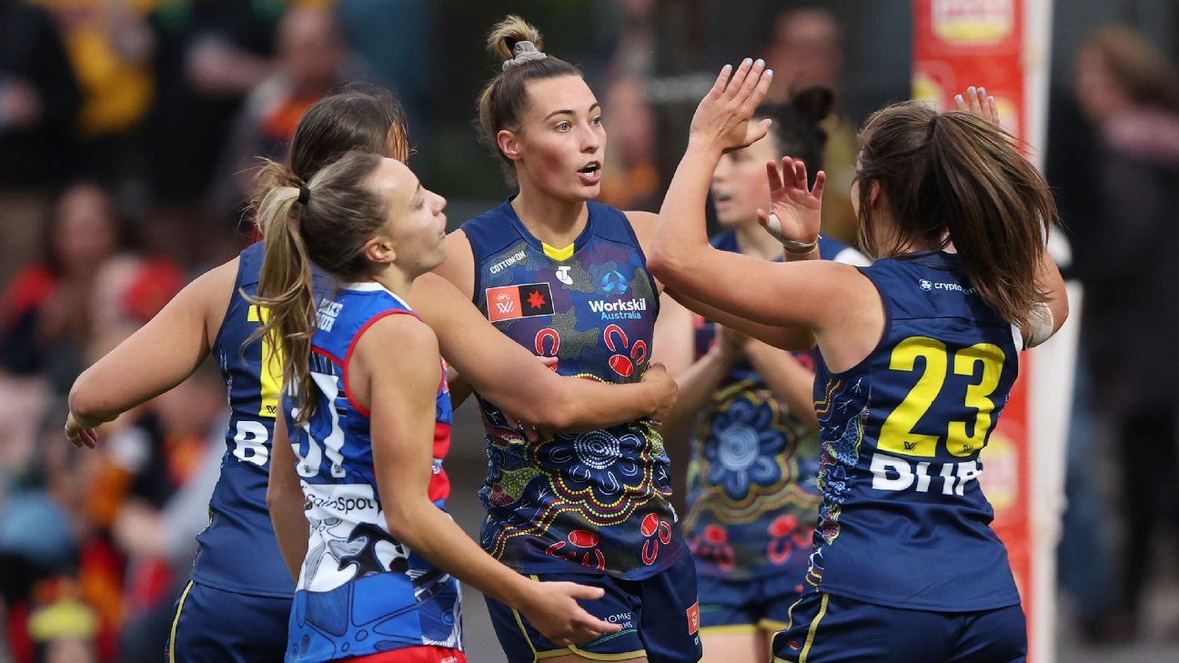 Undefeated Crows outclass winless Bulldogs in AFLW - ESPN