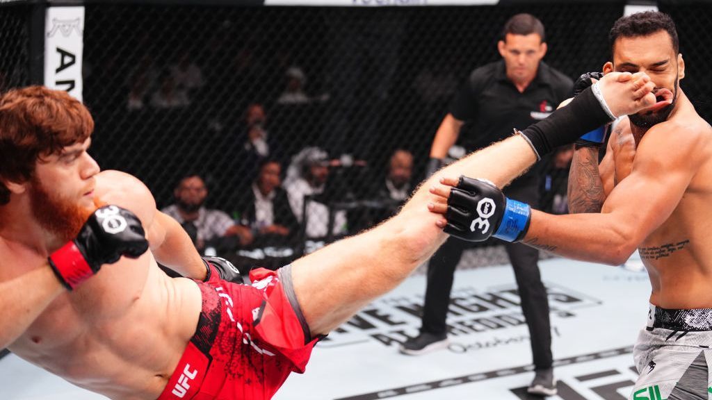 UFC 294 começa com derrota de Bruno Blindado para promessa russa - ESPN