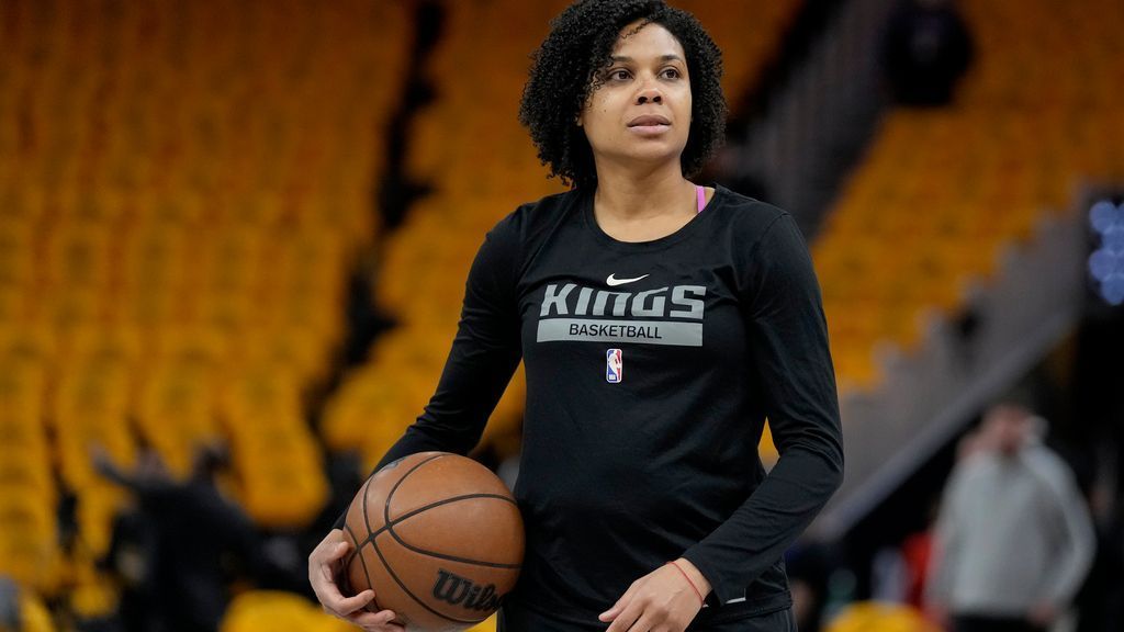 Lindsey Harding 'honored' to lead Kings' G League affiliate - ESPN
