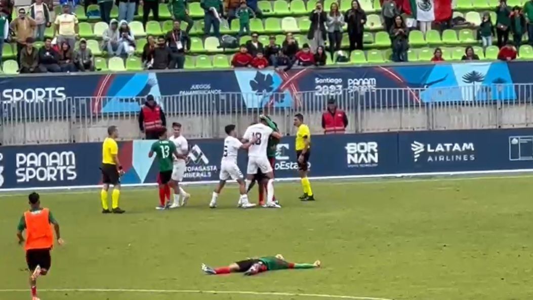 México ganó a Uruguay y el partido termina con una discusión y golpes ...