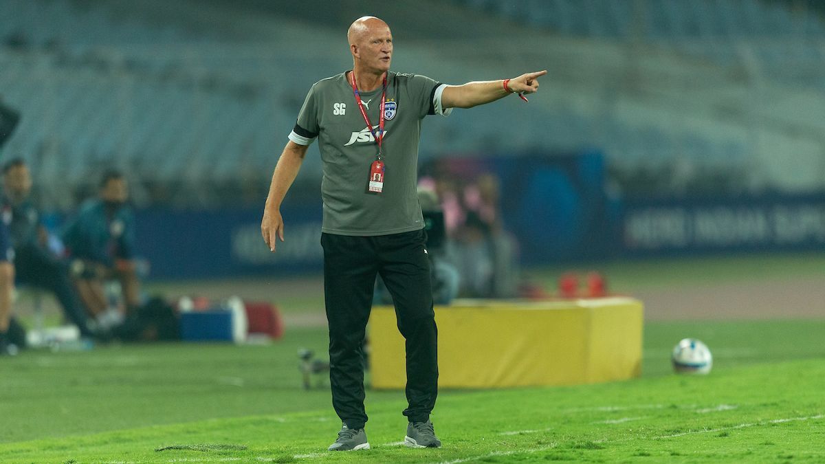 Lost in Bengaluru FC's 'different direction', Simon Grayson pays the ...
