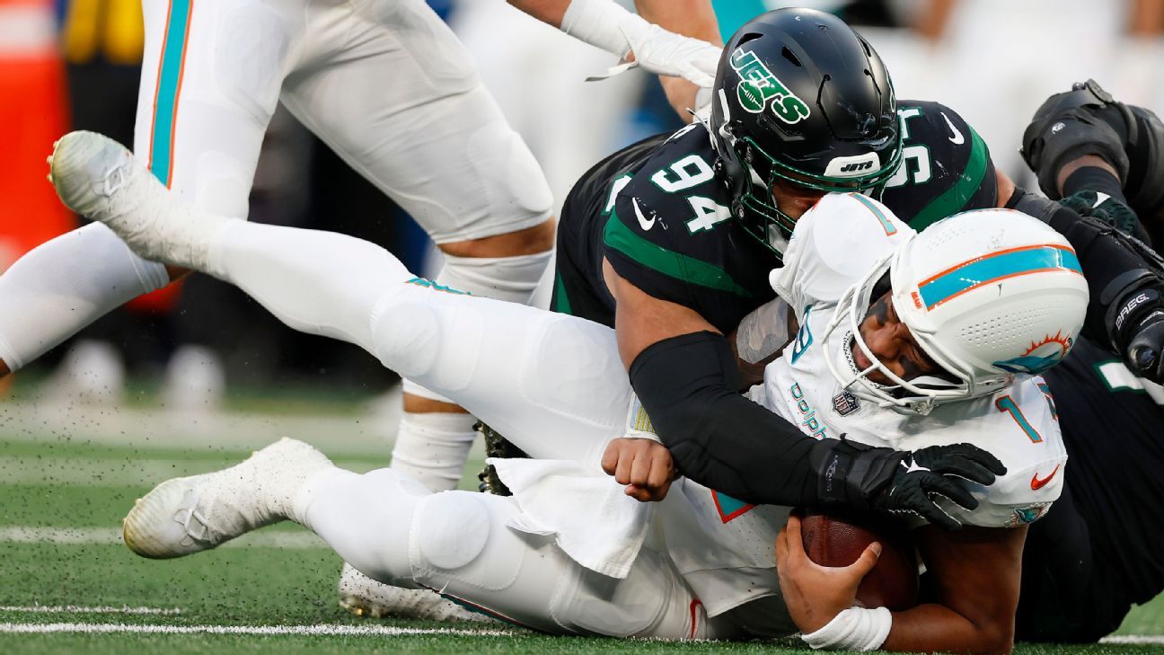 Fantasy playbook: NFL Week 15 score projections, over/unders and more ...