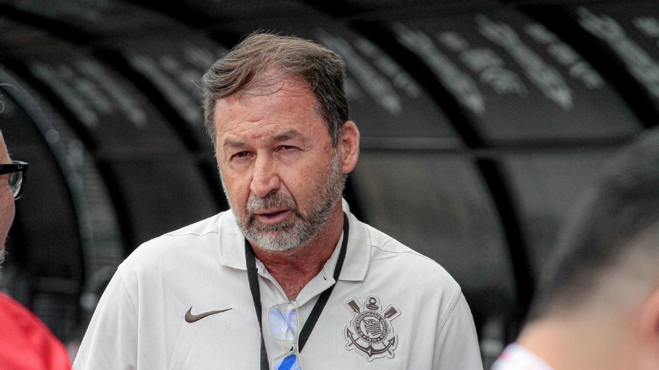 Sem certificado de vacina, presidente do Corinthians não embarca para ...