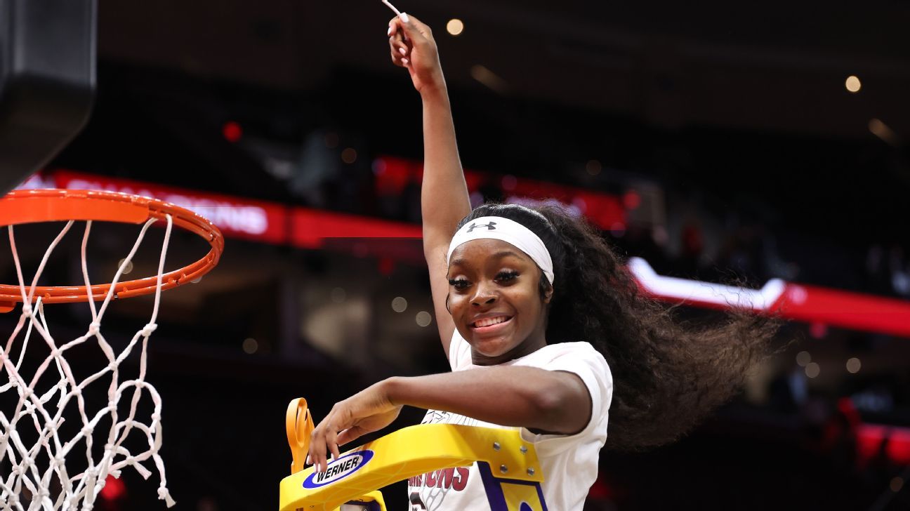 How Raven Johnson, South Carolina cooled off Caitlin Clark - ESPN