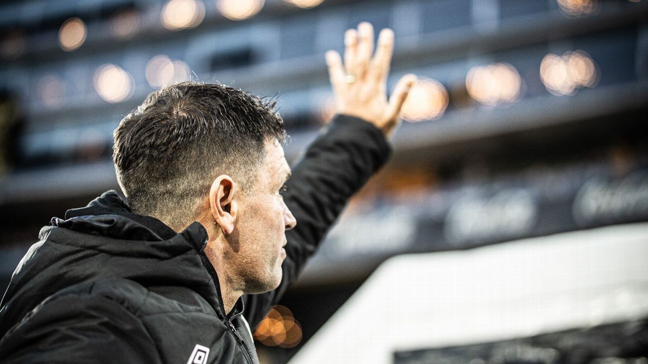 Peñarol homenajeó a Antonio "Tony" Pacheco en el partido ante Wanderers ...