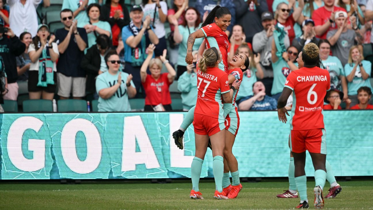 NWSL roundup: Debinha, Current edge Courage 1-0 - ESPN