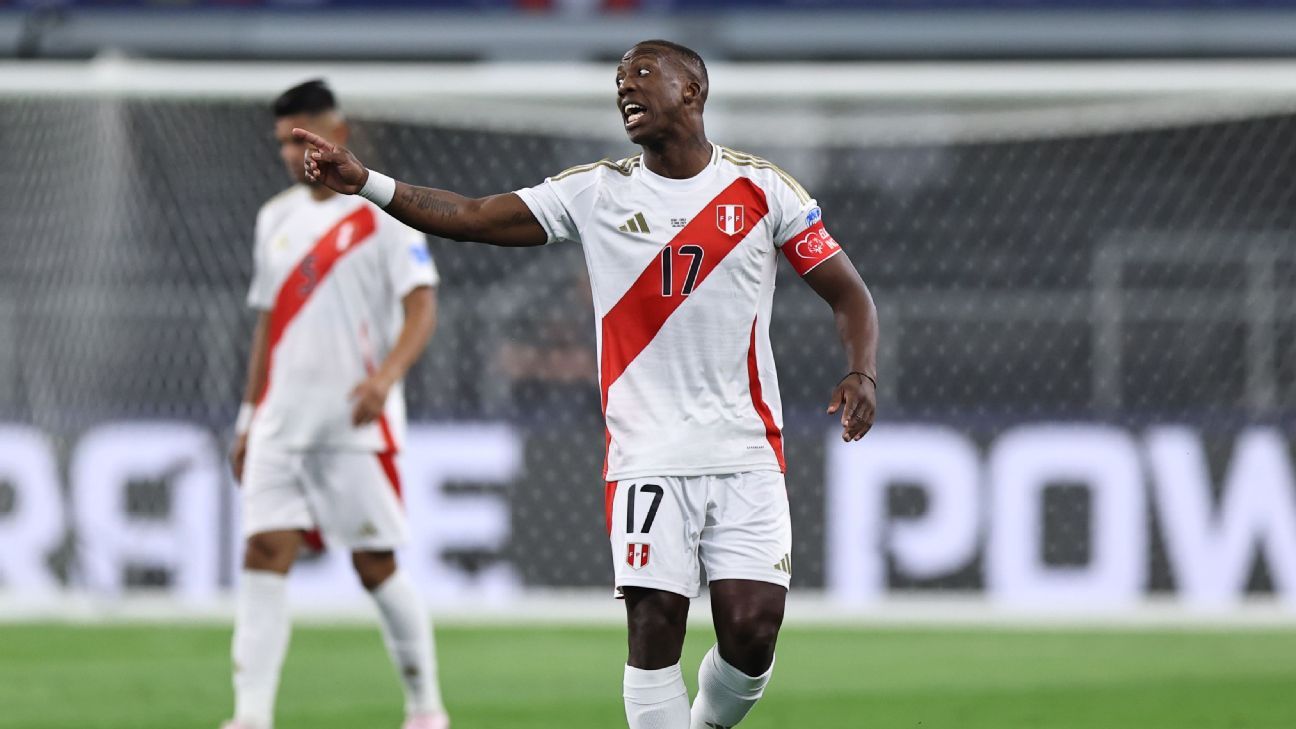 Luis Advíncula sintió molestias y salió reemplazado en el Perú-Chile - ESPN