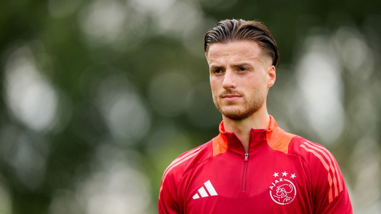 Dortmund neemt Ramaj over van Ajax en laat hem op huurbasis meteen gaan ...