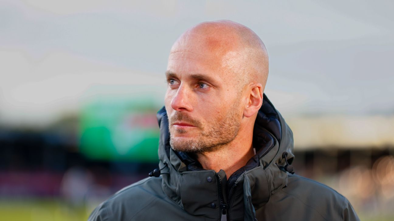 Simonis nog onbekend: "Ik ben geen oud-voetballer op wereldniveau ...