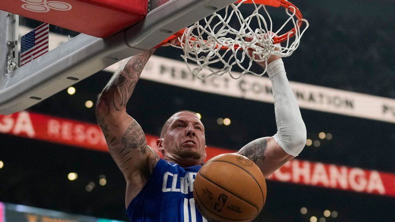Pelicans contratan al centro Daniel Theis por 1 año, dicen fuentes - ESPN