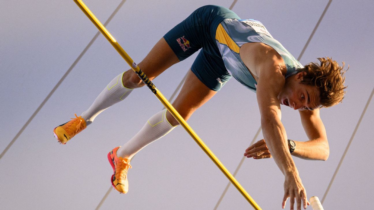 Mondo Duplantis sets pole vault world record for 13th time - ESPN