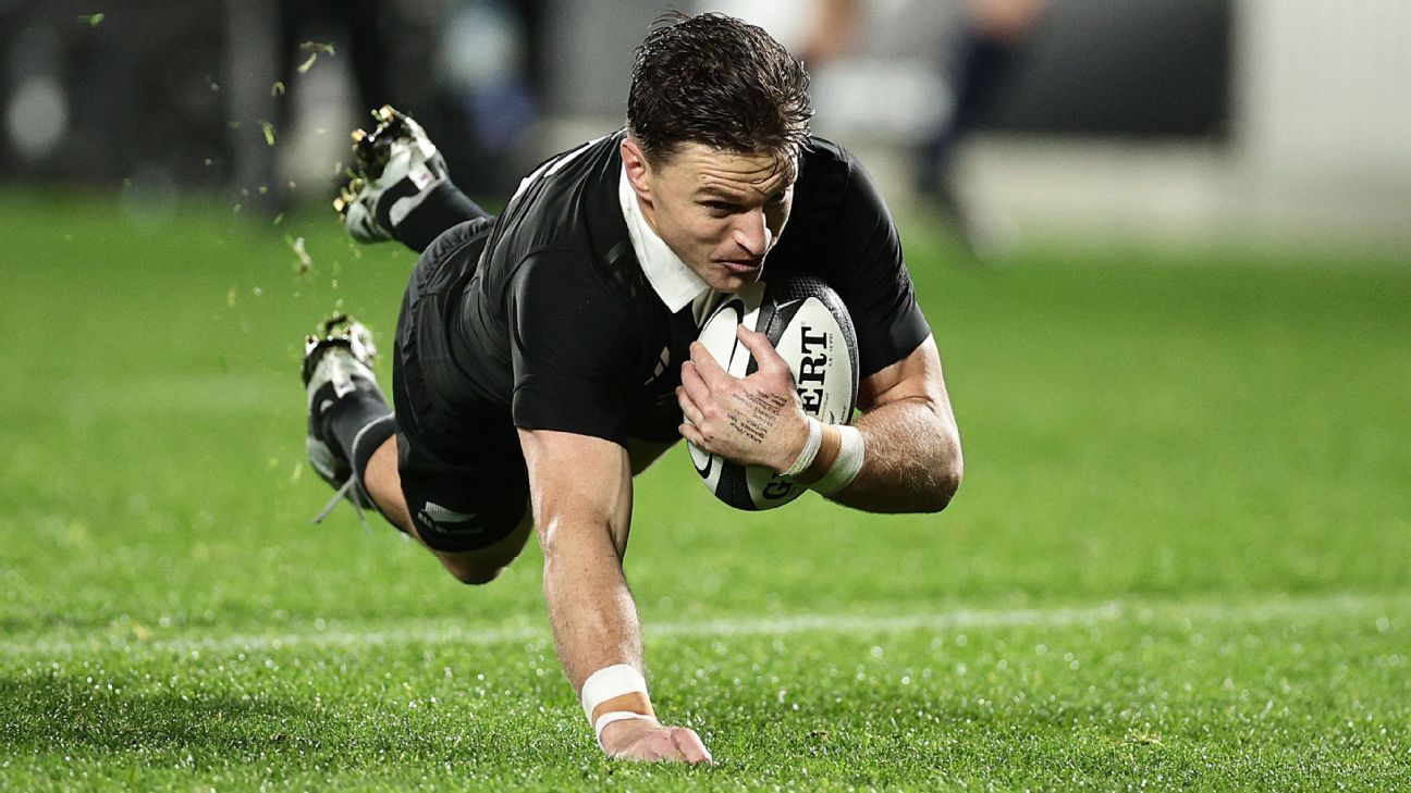 Bledisloe Cup: Barrett back at 15 as All Blacks welcome back Clarke - ESPN