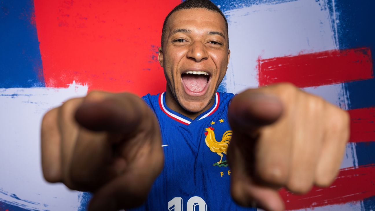 Jornal Flagra Mbappé A Caminho De Festa Na Suécia Durante Partida Da França Espn