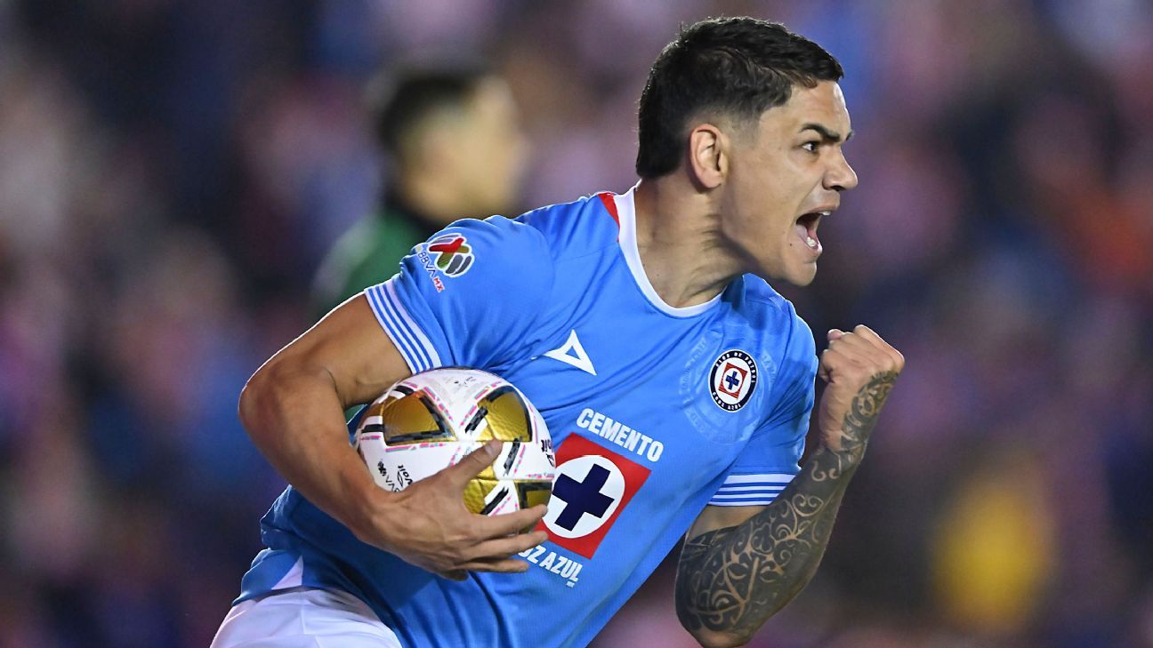 Cruz Azul vs América: ¿Hay penal de Néstor Araujo sobre Gabriel Fernández? - ESPN