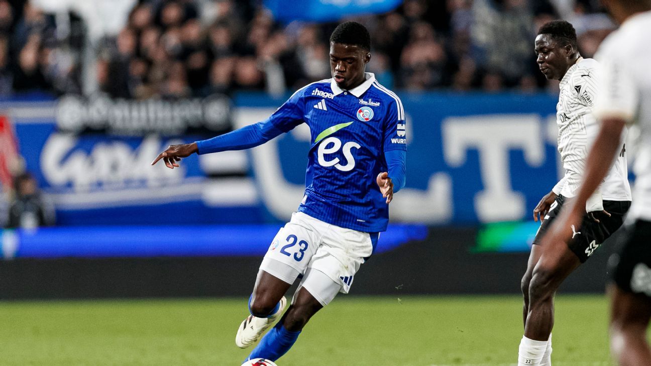Chelsea agree fee to sign Strasbourg's Mamadou Sarr - sources - ESPN