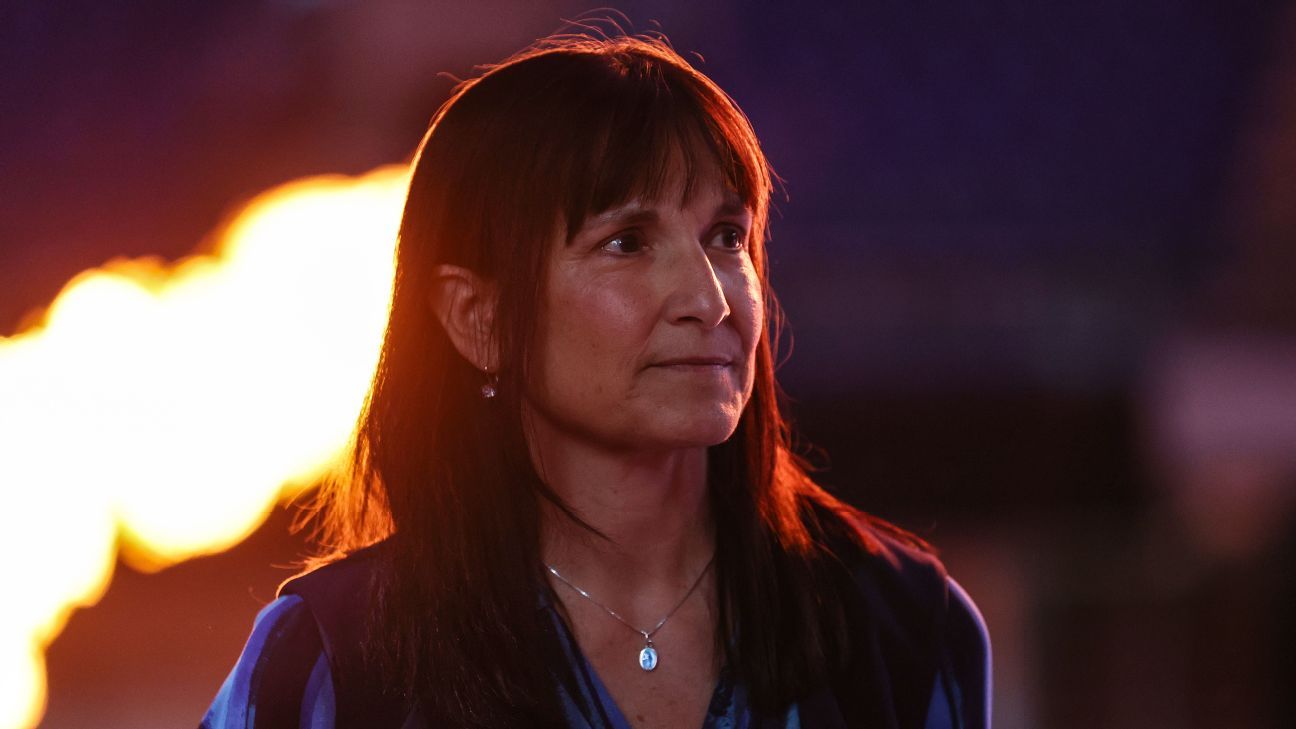 DePaul promotes interim Jill Pizzotti to women's head coach - ESPN