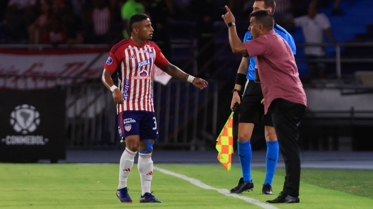 Junior: César Farías cruzó a periodista y lo enfrentó en rueda de ...