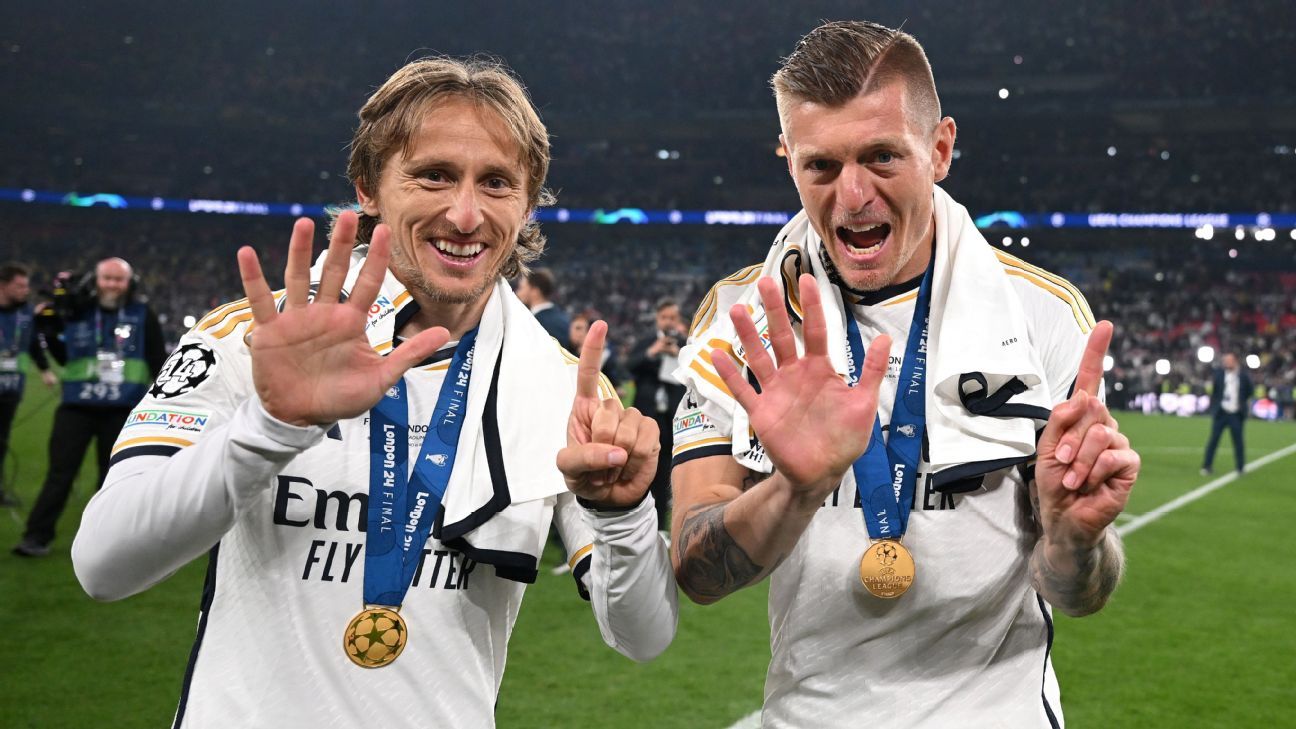 Modric, ante su adiós del Real Madrid, es saludado y felicitado por ...