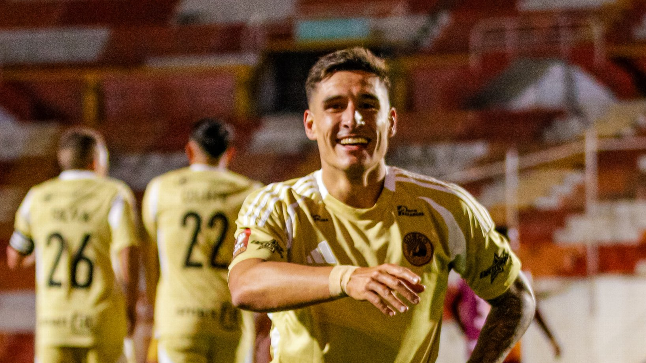 Facundo Callejo, el goleador de la Liga1, aportó con un doblete para el ...