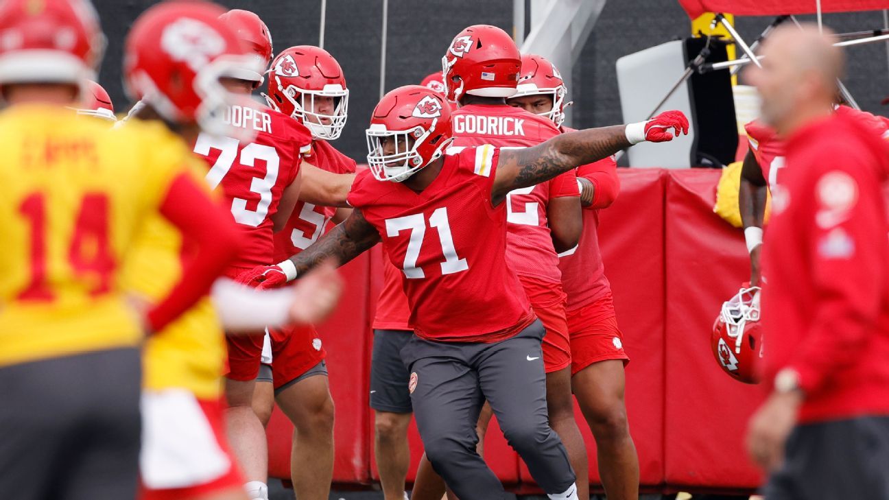 Chiefs esperan que novato Josh Simmons esté para el campamento - ESPN