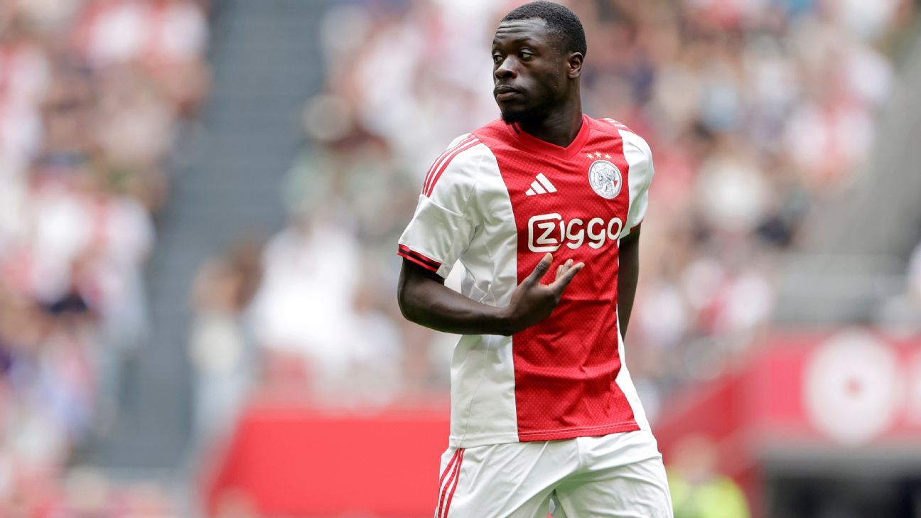 Sunderland confirm signing of Dutch striker Brobbey from Ajax - ESPN