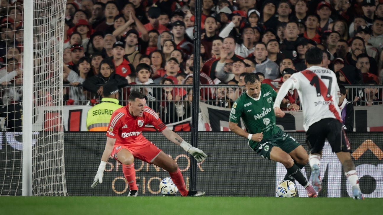 Con complicidad de Armani, Morales llegó a su gol para Sarmiento vs ...