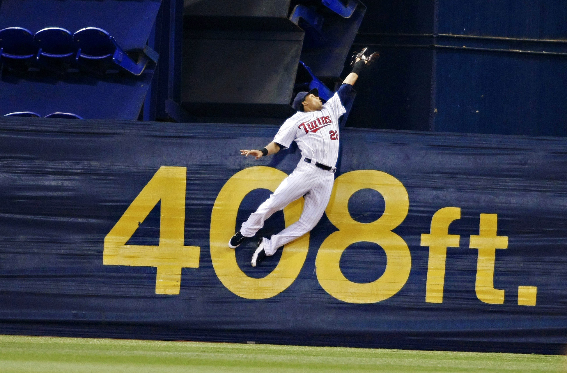 Outfield Wall - Metrodome Baseball Moments - ESPN